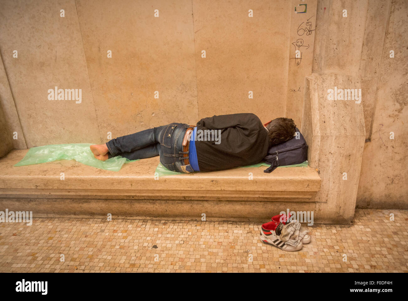 Homeless tramp vagrant sleeping rough hi-res stock photography and ...