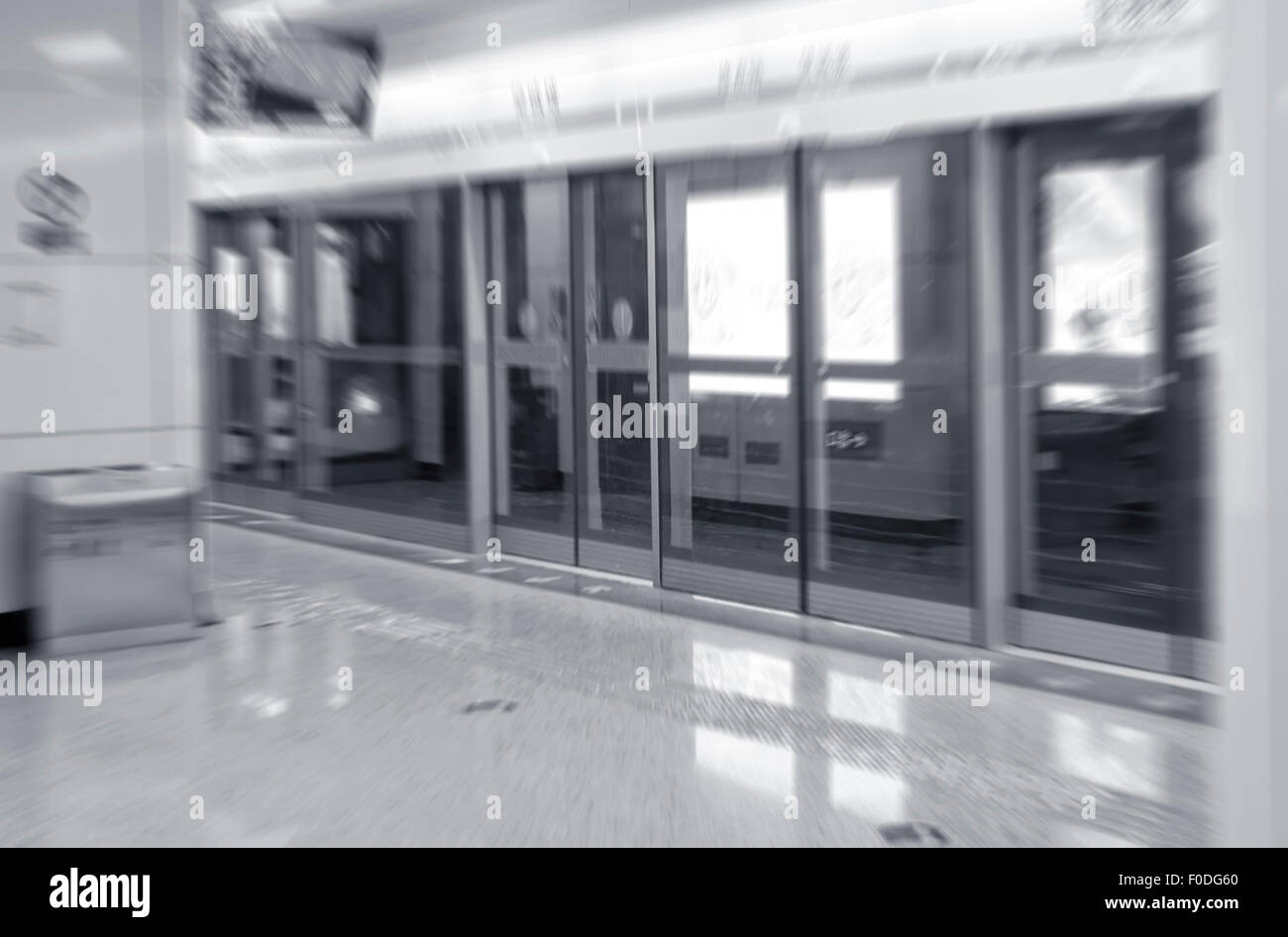 city subway waiting room Stock Photo - Alamy