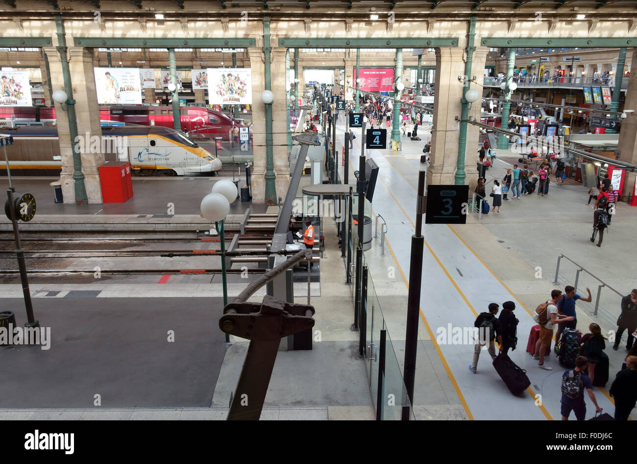 Gare du nord train station paris hi-res stock photography and images ...