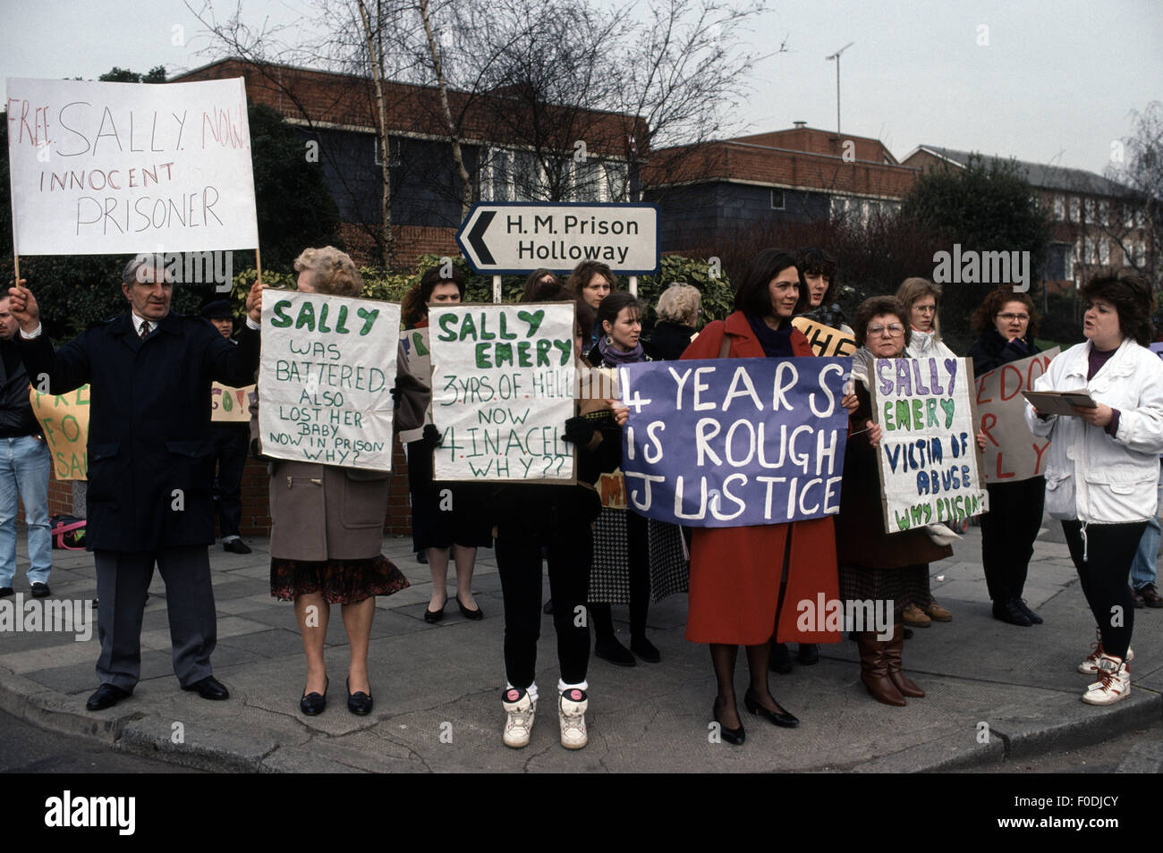 Protesters outside Holloway prison protesting the incarceration of ...