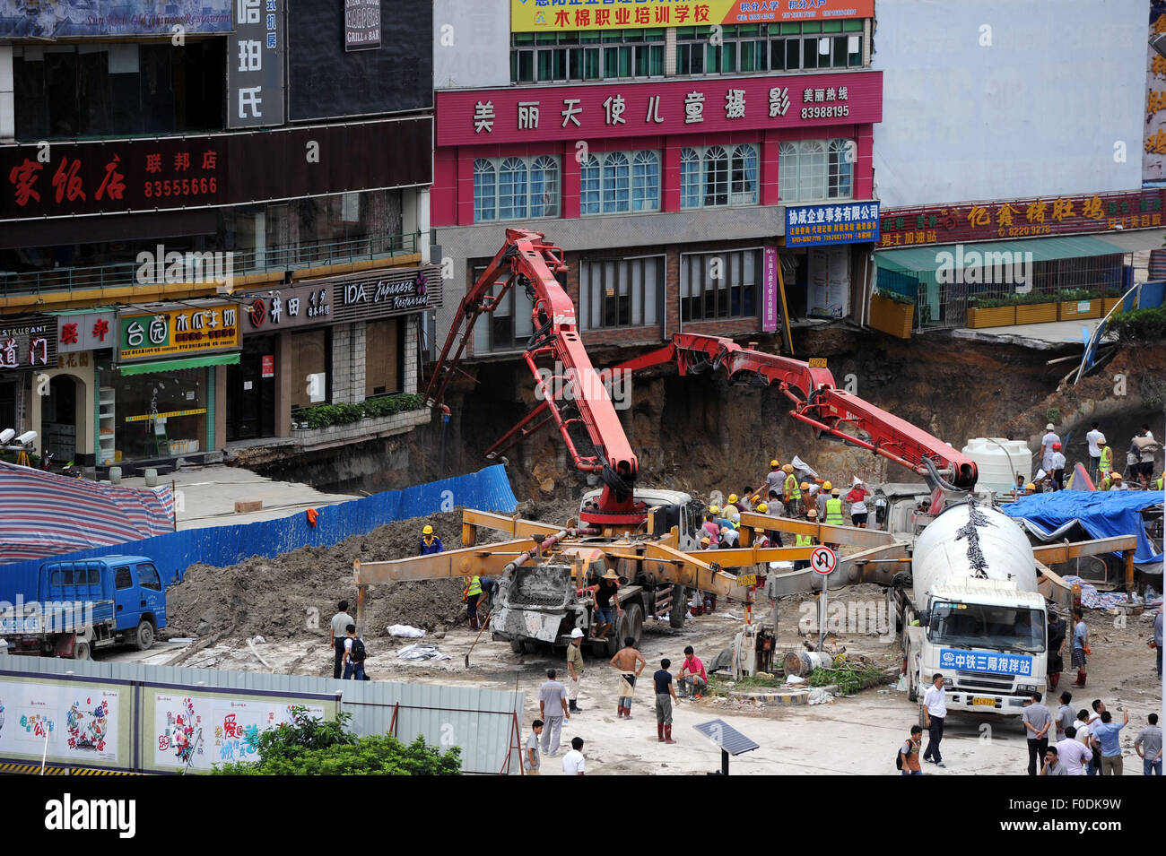 Dead construction workers hi-res stock photography and images - Alamy