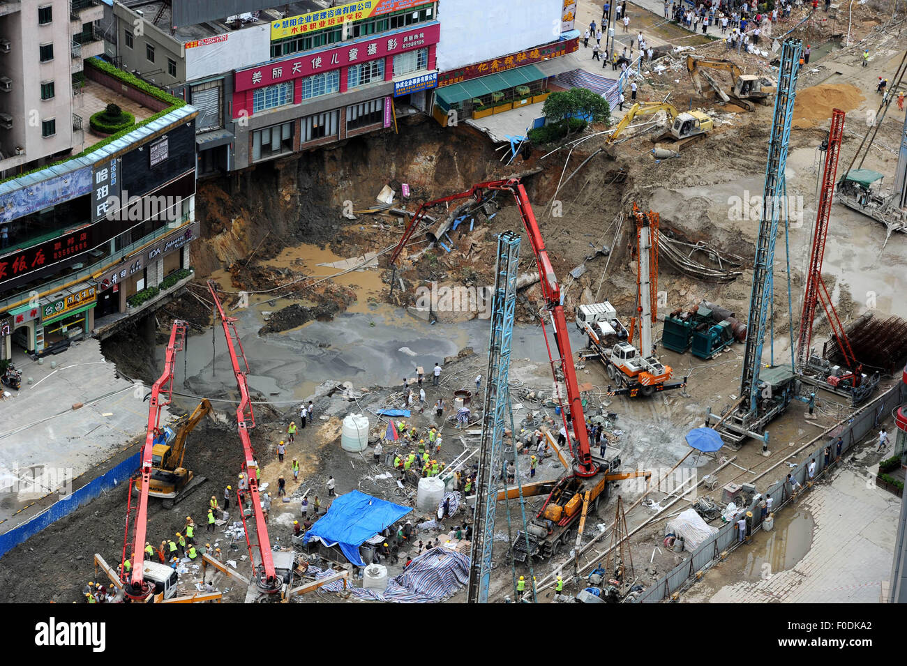 Dead construction workers hi-res stock photography and images - Alamy
