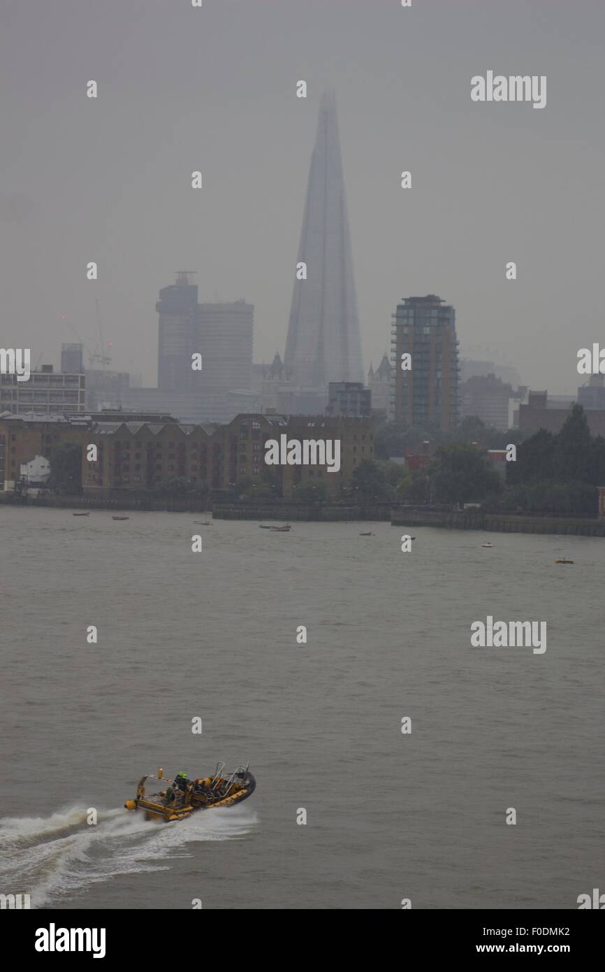 London rain storm hi-res stock photography and images - Alamy