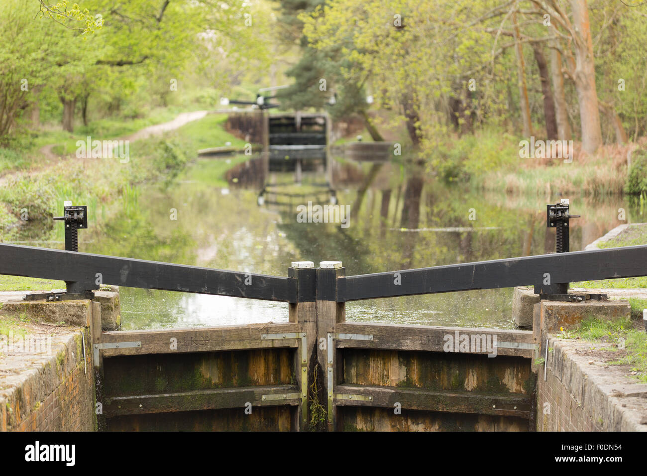 Canal lock locks gate gates hi-res stock photography and images - Alamy