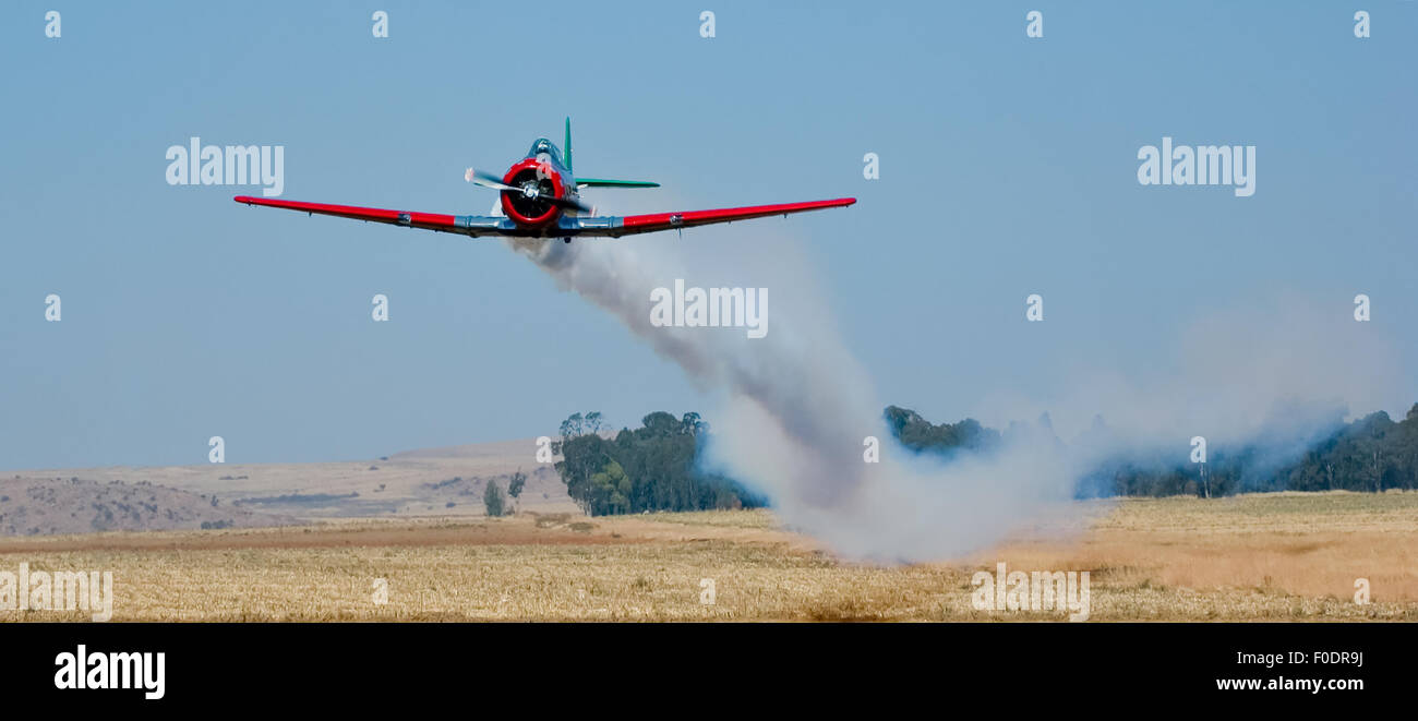 Low level aircraft hi-res stock photography and images - Alamy