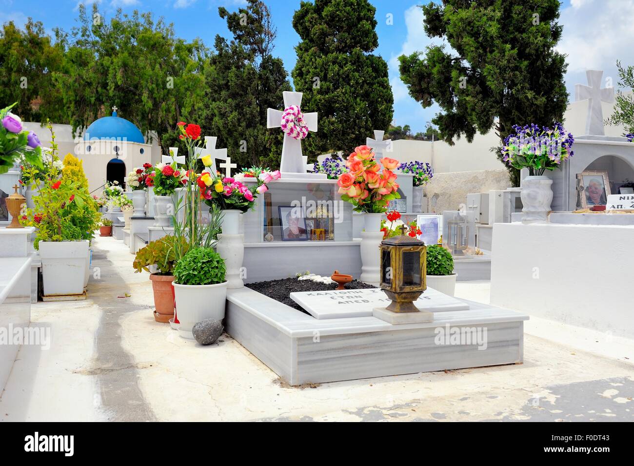 Greek orthodox graveyard cemetery hi-res stock photography and images ...