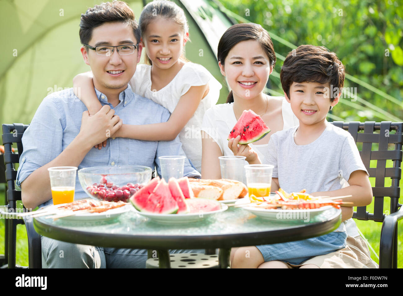 Indian family picnic table hi-res stock photography and images - Alamy