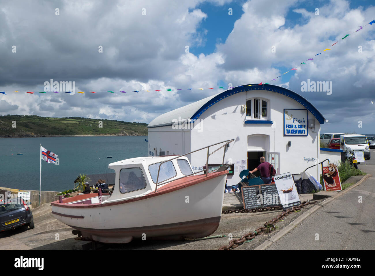 The lifeboat house coverack hi-res stock photography and images - Alamy
