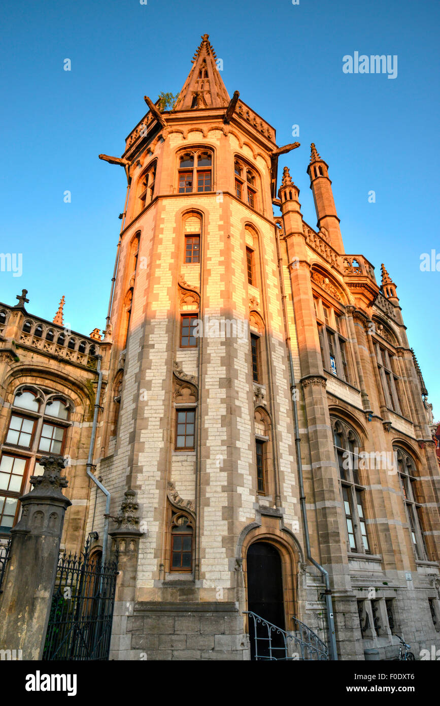 Old building in medieval hi-res stock photography and images - Alamy