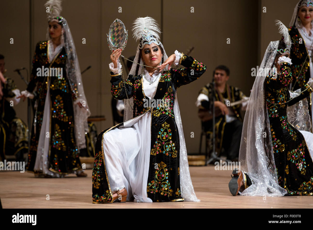 Moscow, Russia. 12 of August, 2015. Talented masters of Arts presented ...