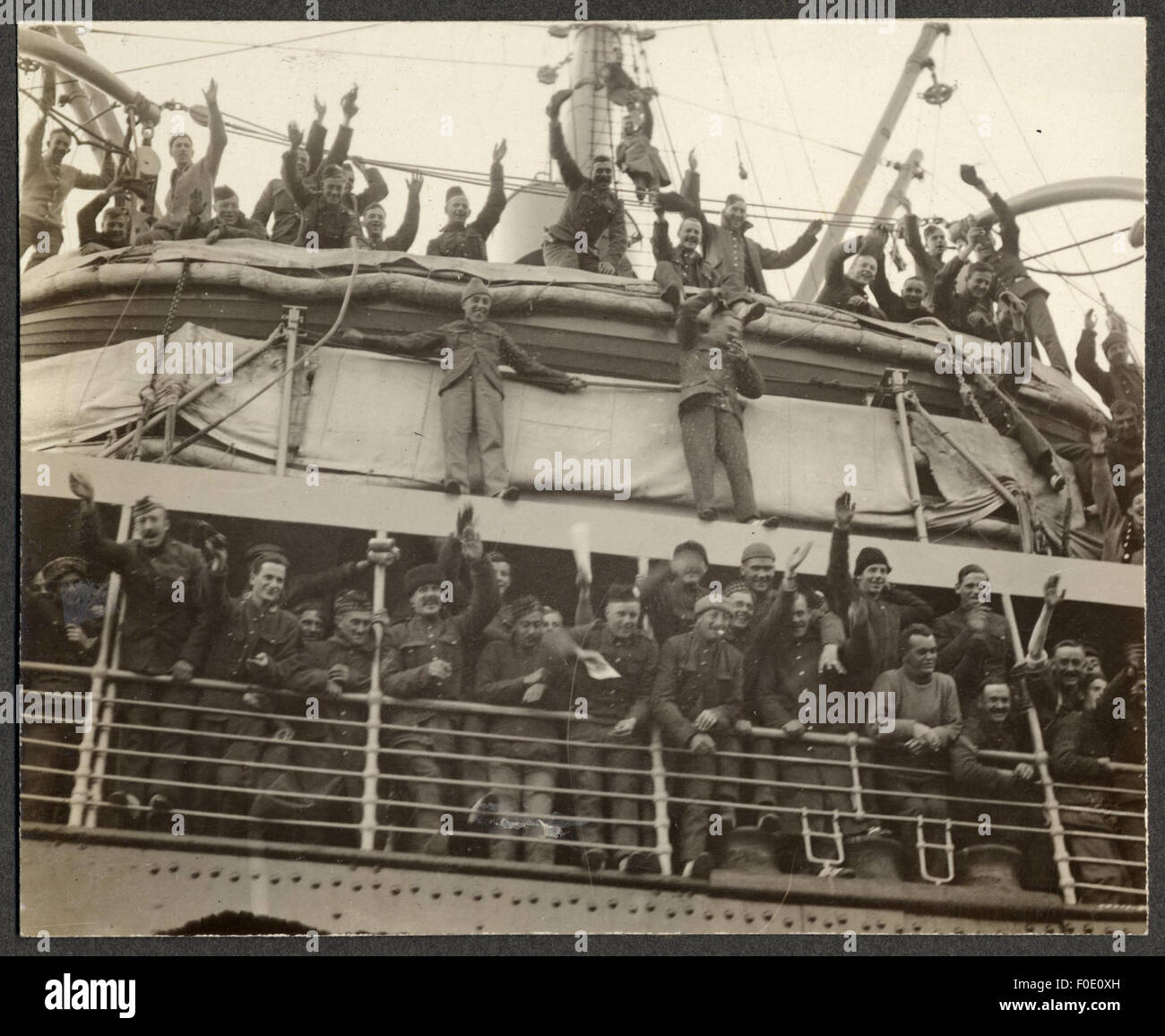 Troops aboard ship hi-res stock photography and images - Alamy