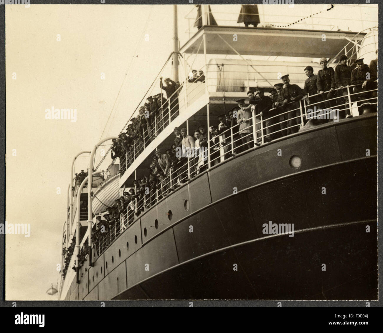 Troops aboard ship hi-res stock photography and images - Alamy