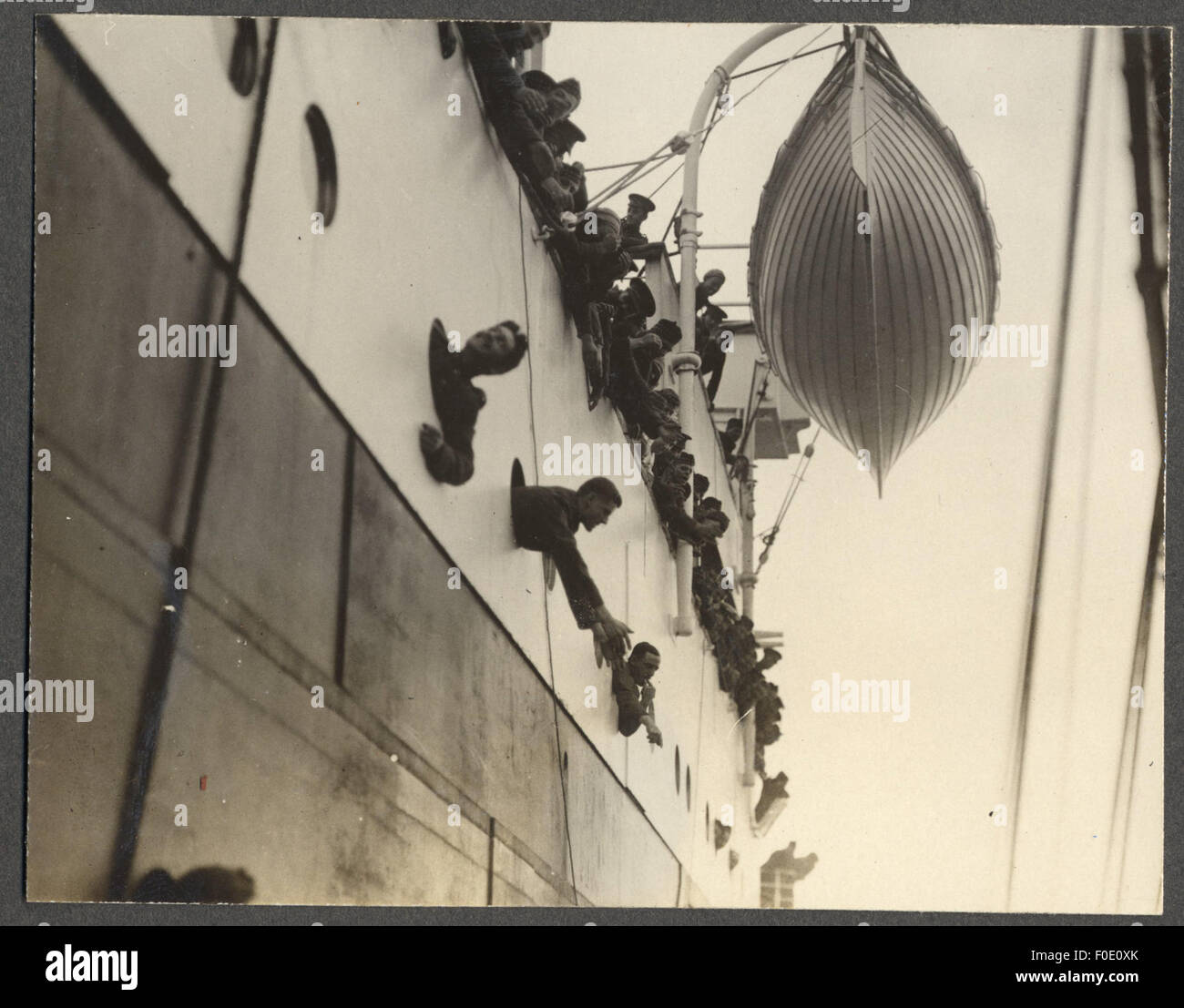 Troops aboard ship hi-res stock photography and images - Alamy