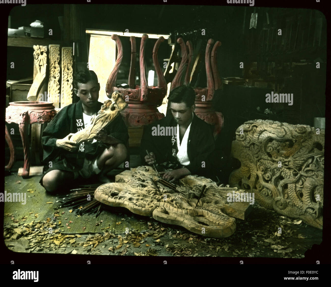 Men carving hi-res stock photography and images - Alamy