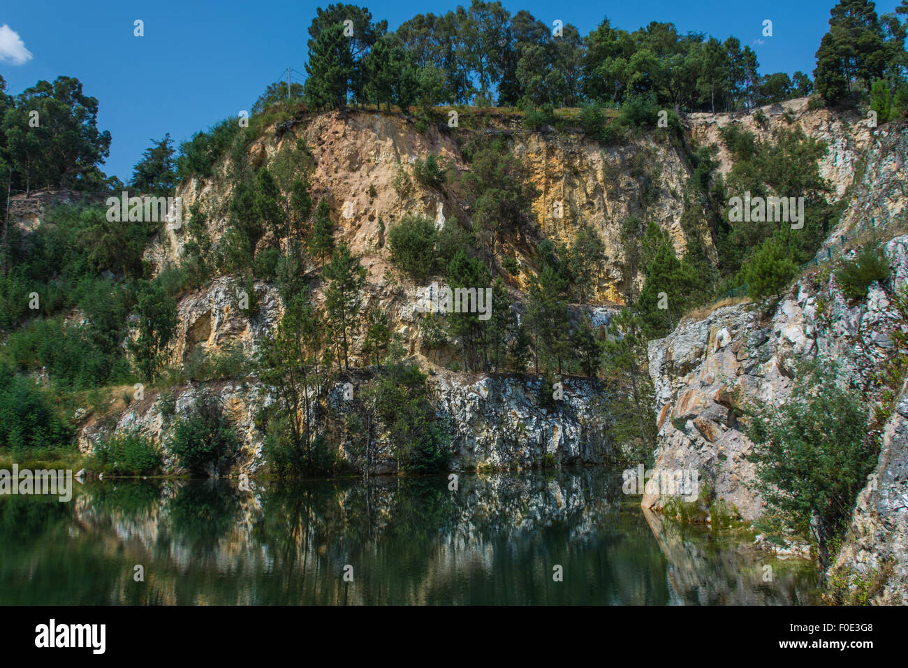 Quartz quarry hi-res stock photography and images - Alamy