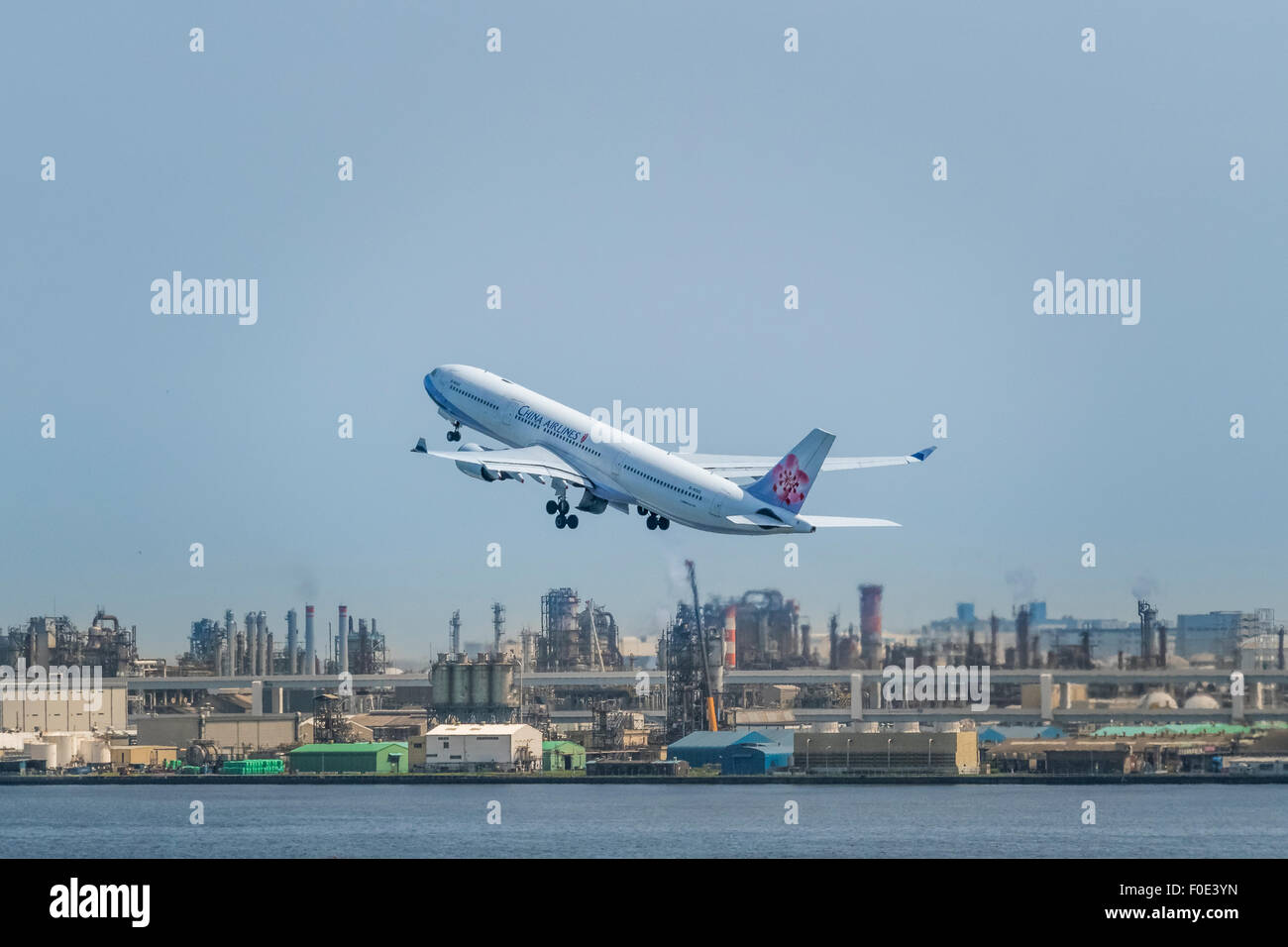 Airplane departing from haneda hi-res stock photography and images - Alamy