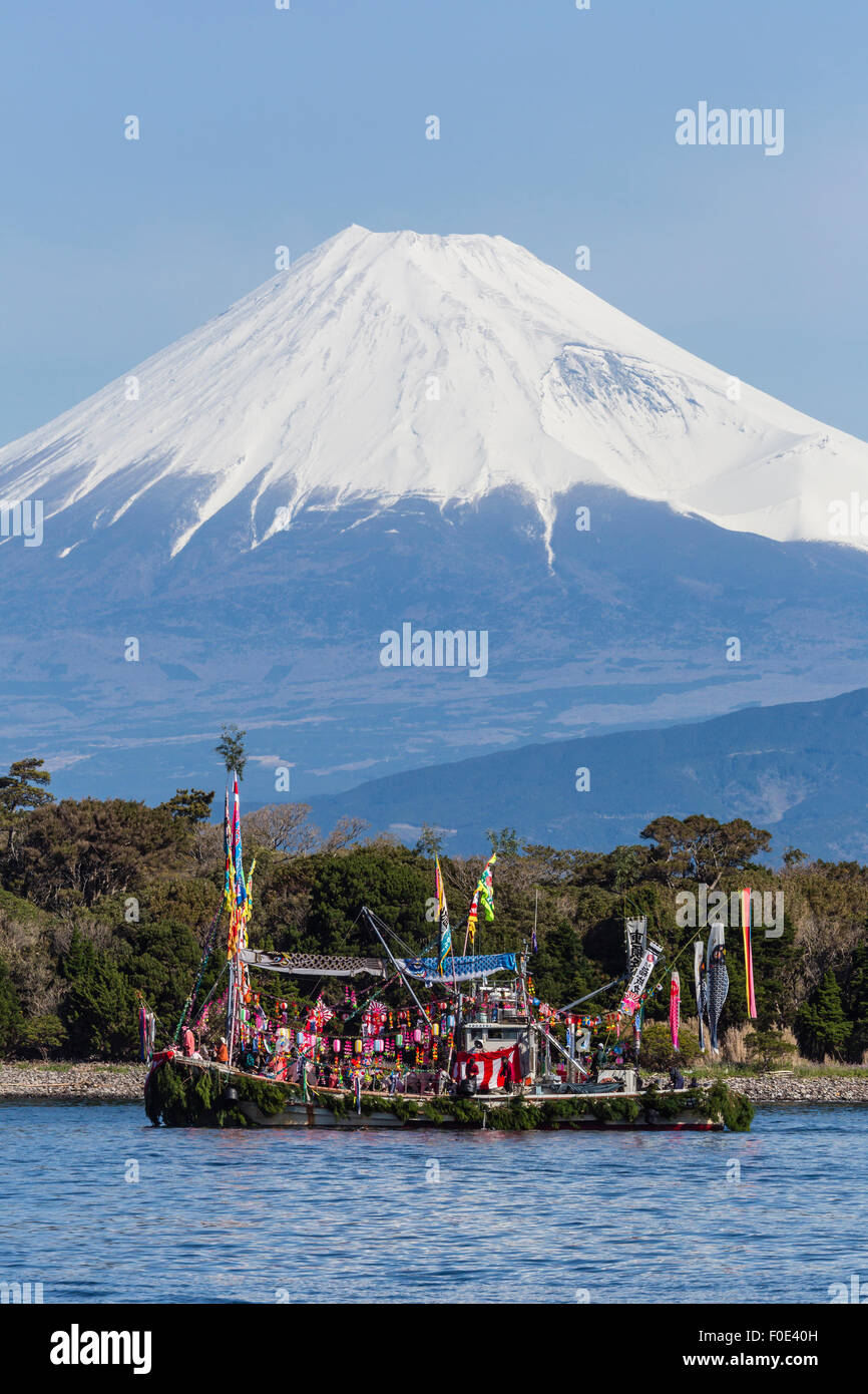 Fish boat and Mt. Fuji in Japan Stock Photo - Alamy