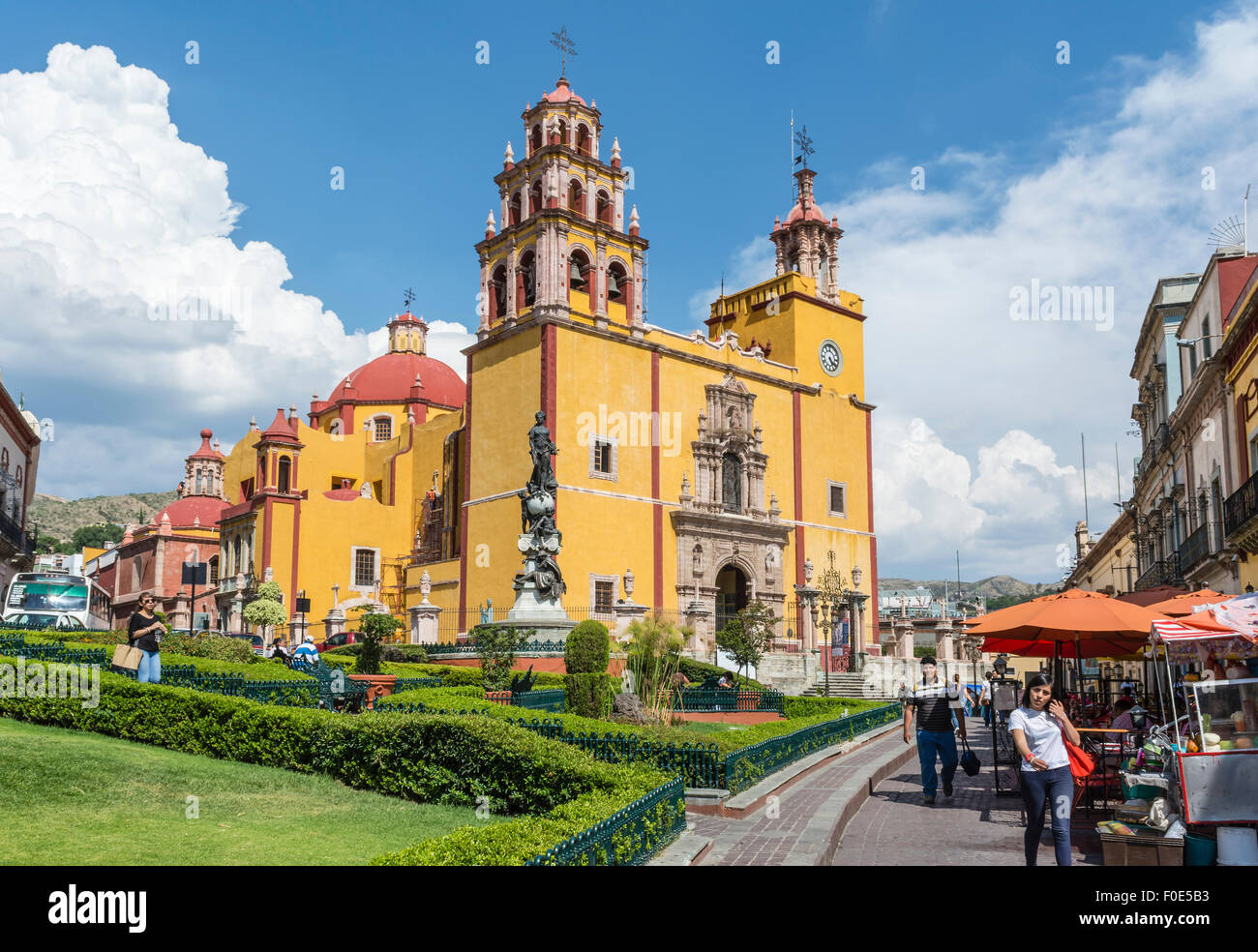 Colorful church in Guanajuato, Mexico Stock Photo - Alamy
