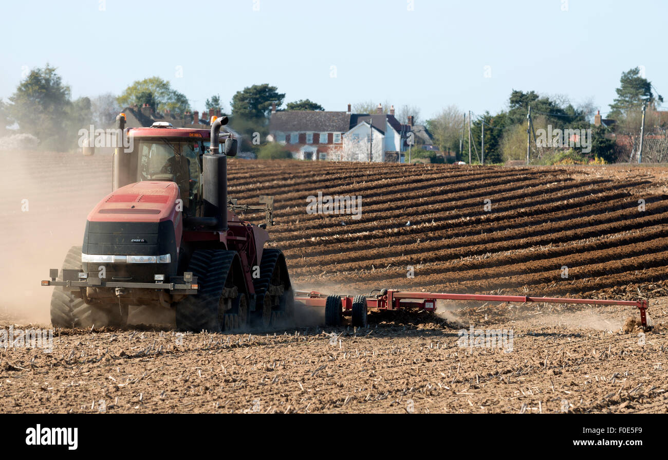Case 550 tractor farrow-forming, Sutton, Suffolk, UK Stock Photo - Alamy