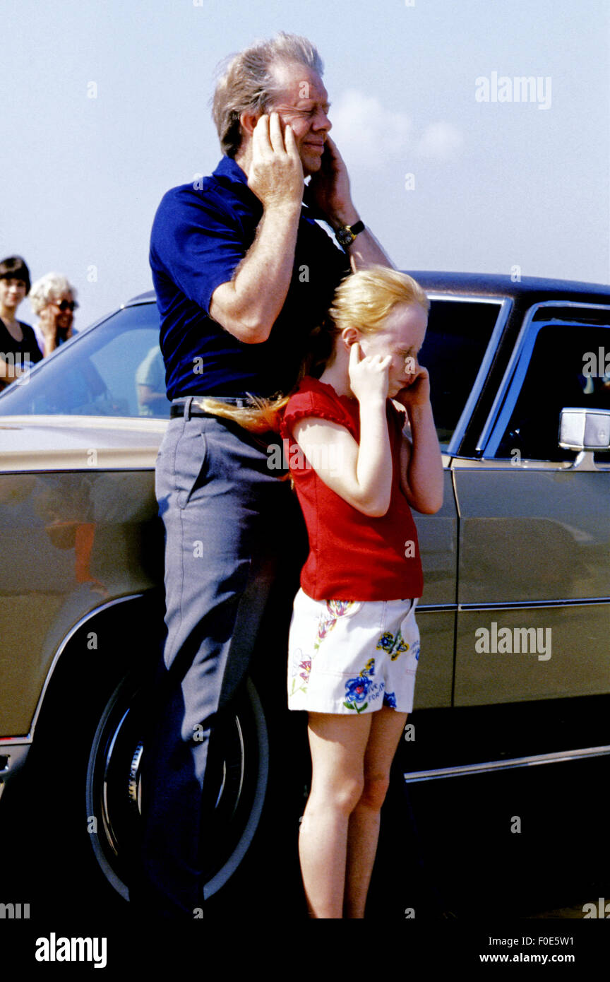 Usa. 17th Dec, 2014. President Jimmy Carter and Daughter Amy cover ...