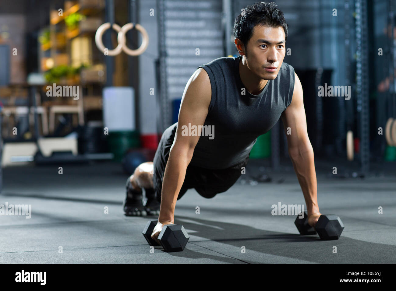 Young man practicing crossfit Stock Photo - Alamy