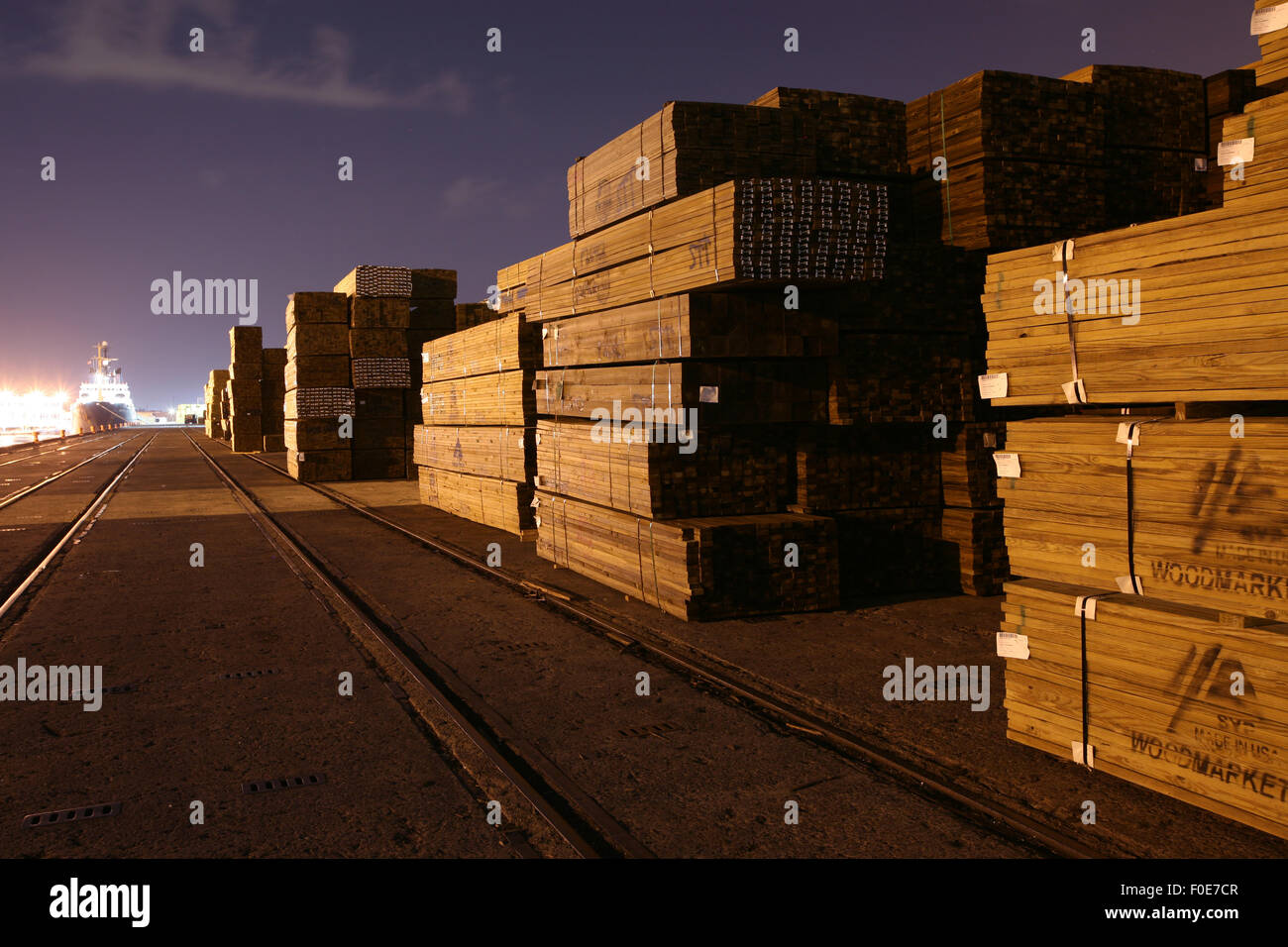 Lumber ship hi-res stock photography and images - Alamy