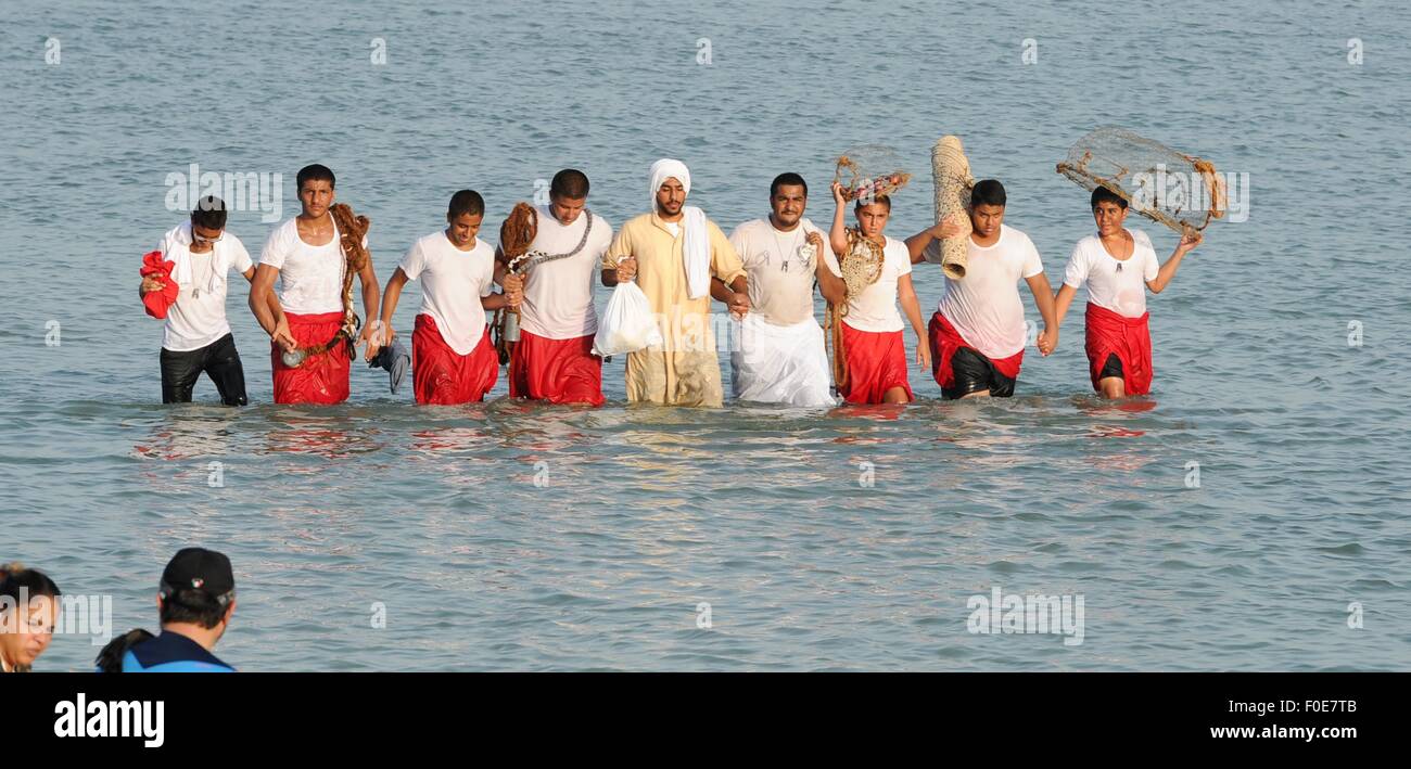 Pearl divers hi-res stock photography and images - Alamy