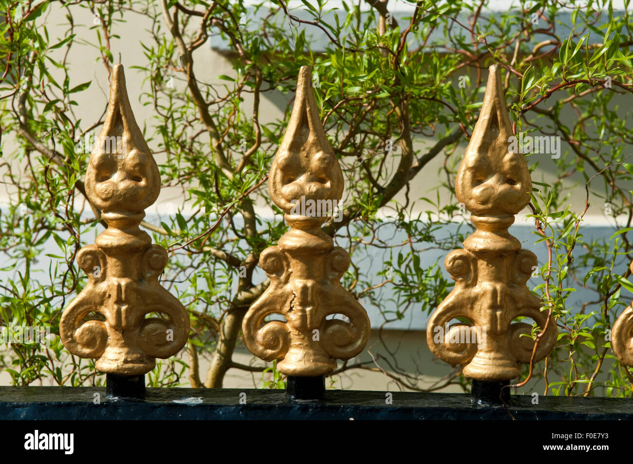 Victorian cast iron fence hi-res stock photography and images - Alamy