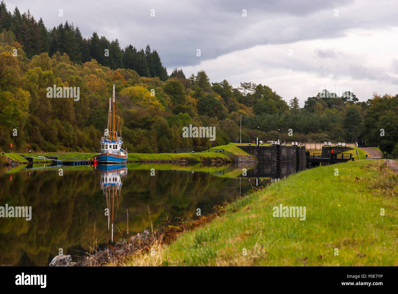 A pleasure boat moored on the Caledonian canal at Gairlochy, Lochaber ...