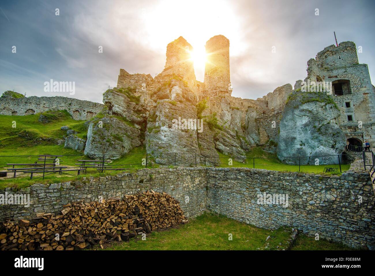 Ruined 12th century medieval castle hi-res stock photography and images ...