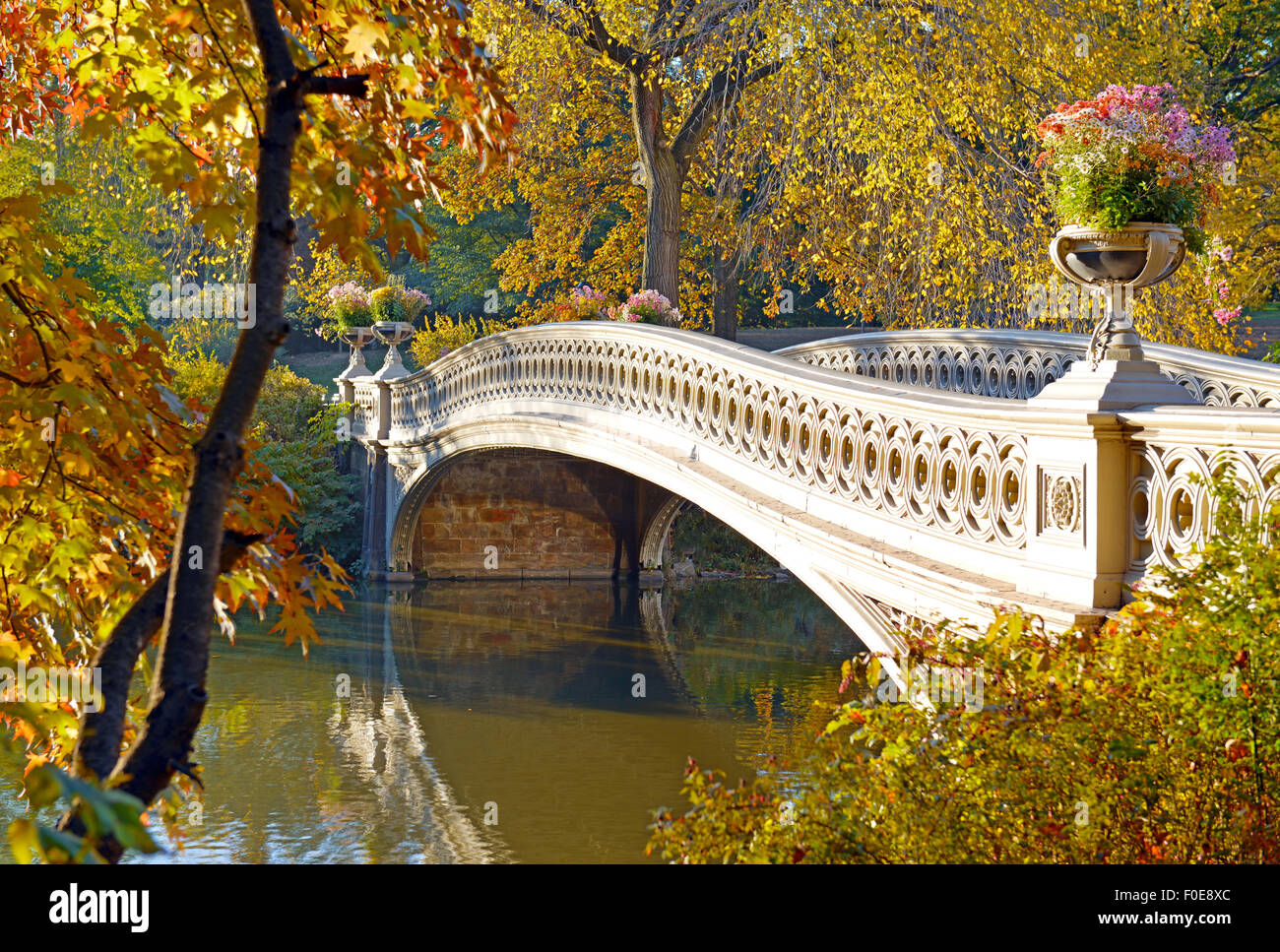 Bow Bridge in Central Park, New York Stock Photo - Alamy
