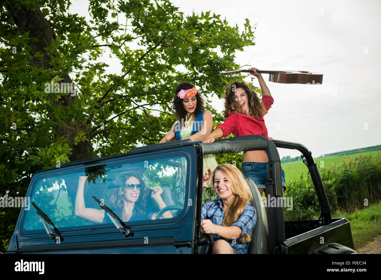 Excited girls hi-res stock photography and images - Alamy