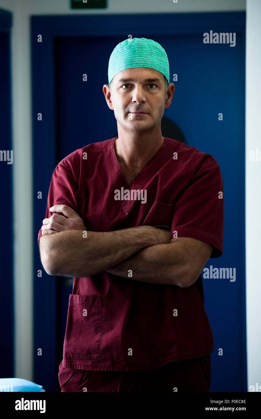 Male surgeon hi-res stock photography and images - Alamy