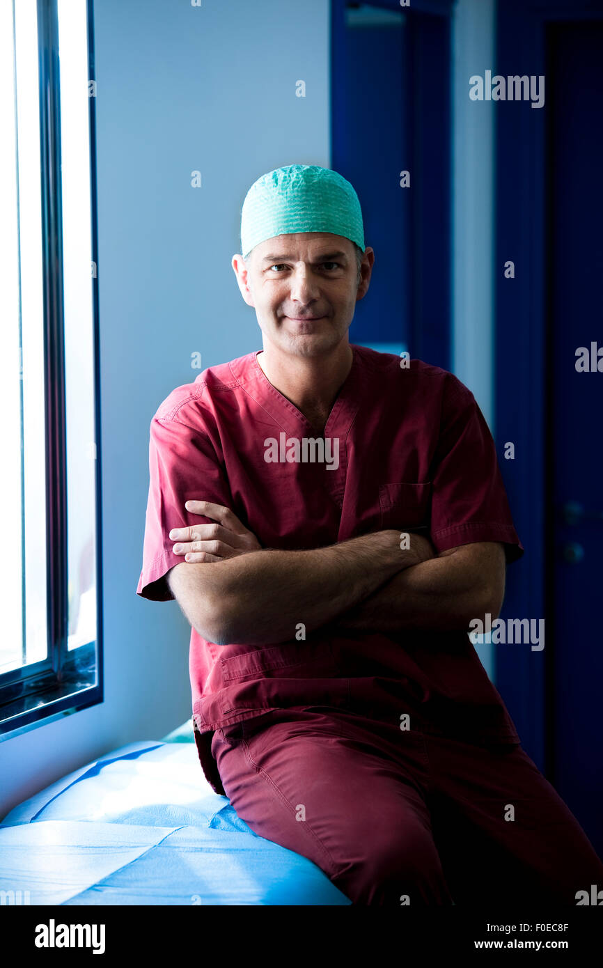 Male surgeon hi-res stock photography and images - Alamy
