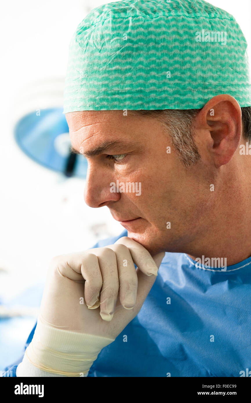 Portrait of a male surgeon inside operating room Stock Photo - Alamy