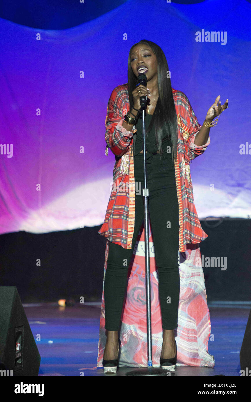 Estelle singer songwriter hi-res stock photography and images - Alamy