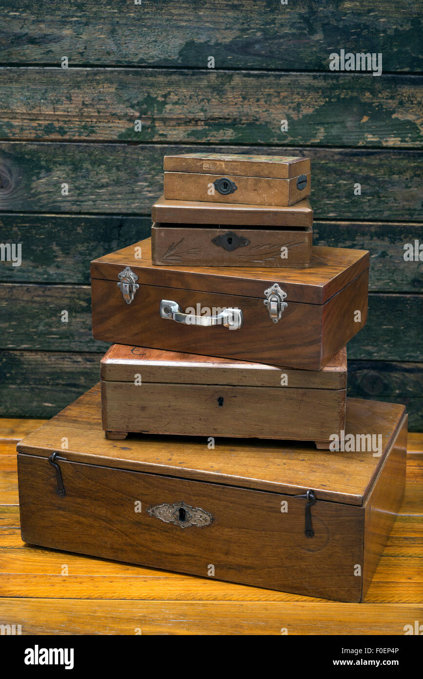 Wooden crate tower hi-res stock photography and images - Alamy