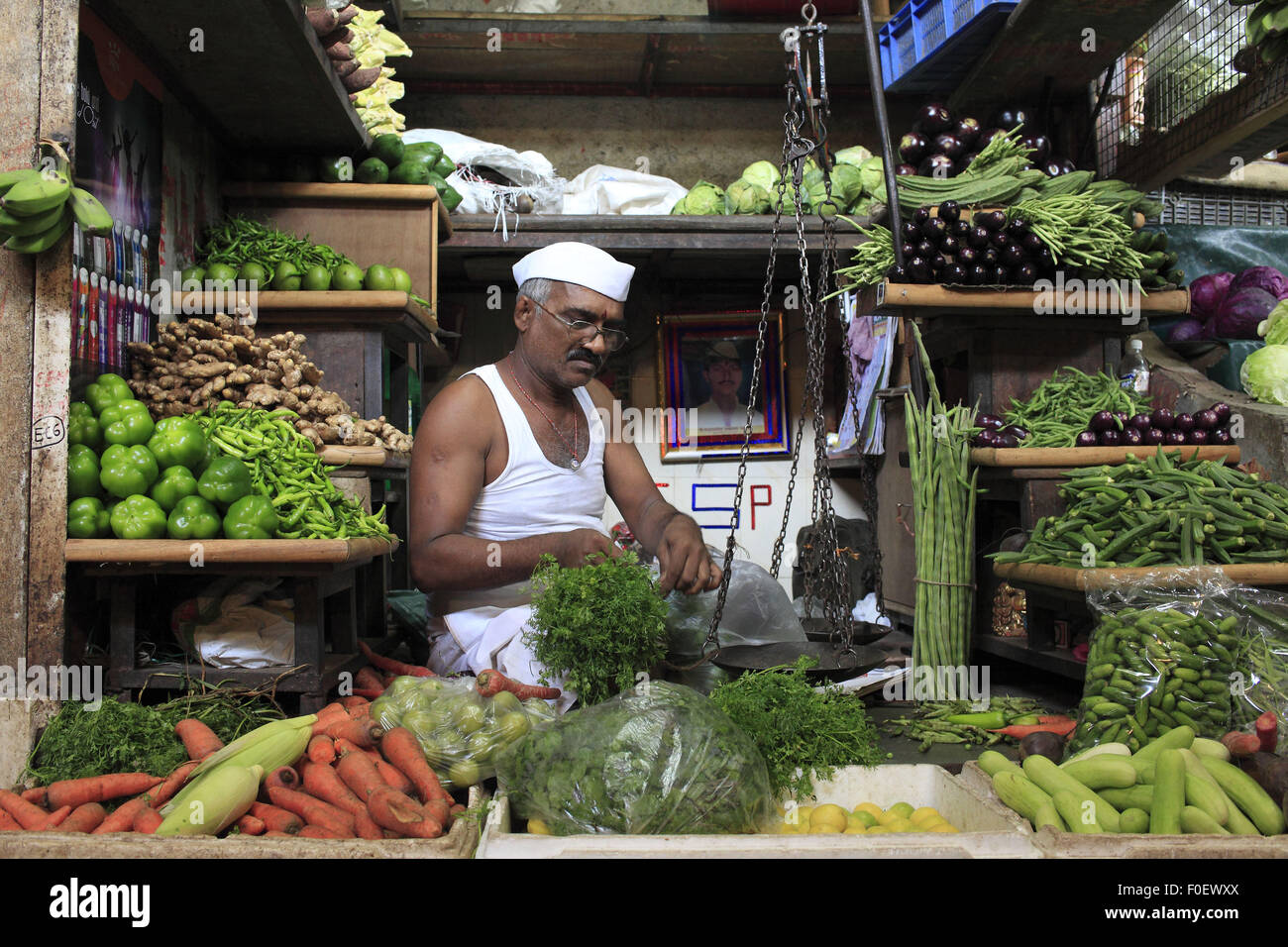 Crawford market mumbai mango hi-res stock photography and images - Alamy