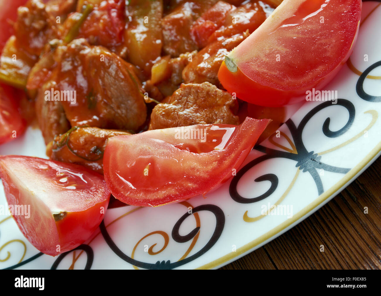 sac yemekleri Kavurma - Turkish dish of lamb and vegetables Stock Photo ...