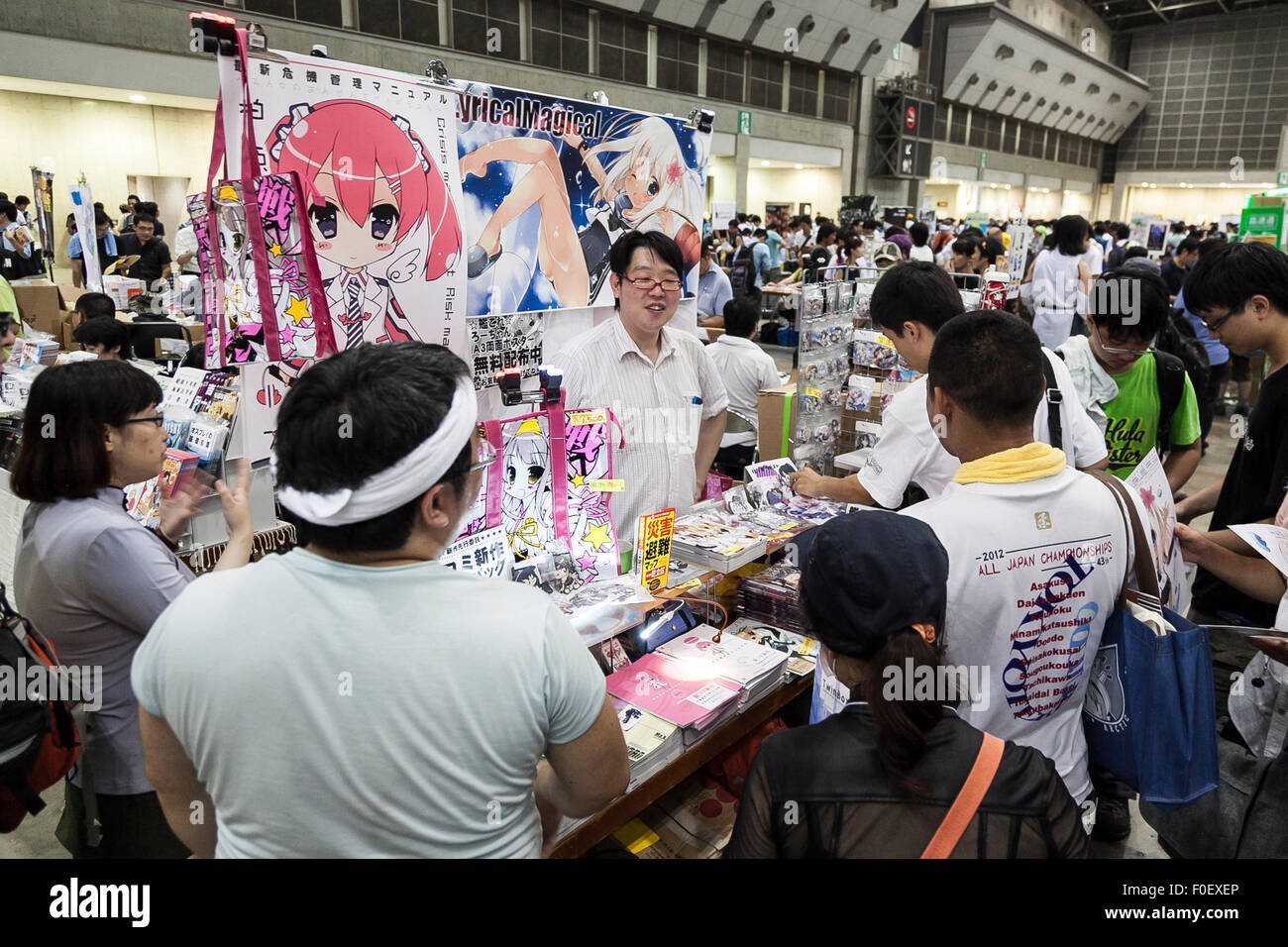 Tokyo, Japan. 14th August, 2015. Visitors look at manga books during ...