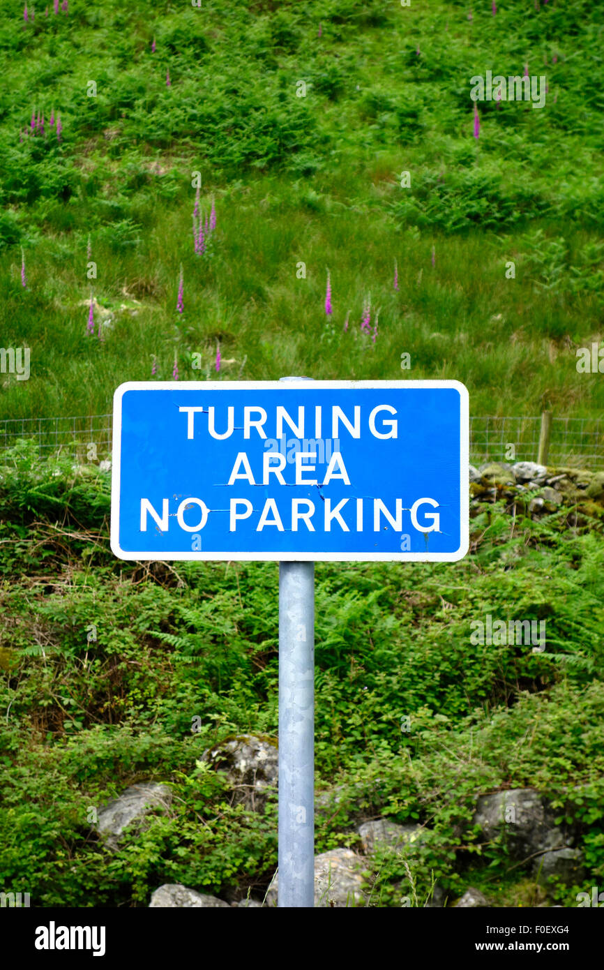 Turning area no parking road hi-res stock photography and images - Alamy
