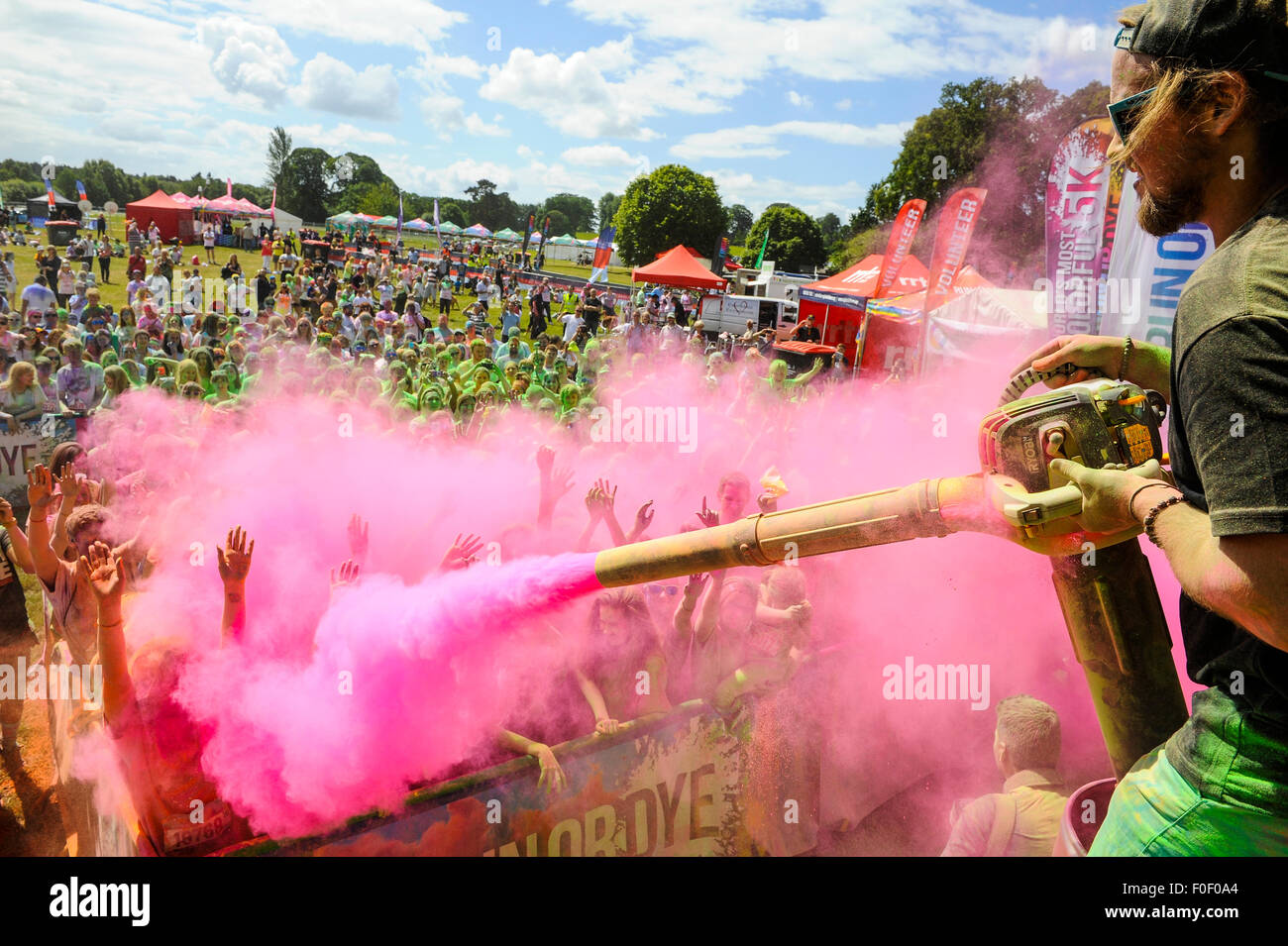 Holi run hi-res stock photography and images - Alamy