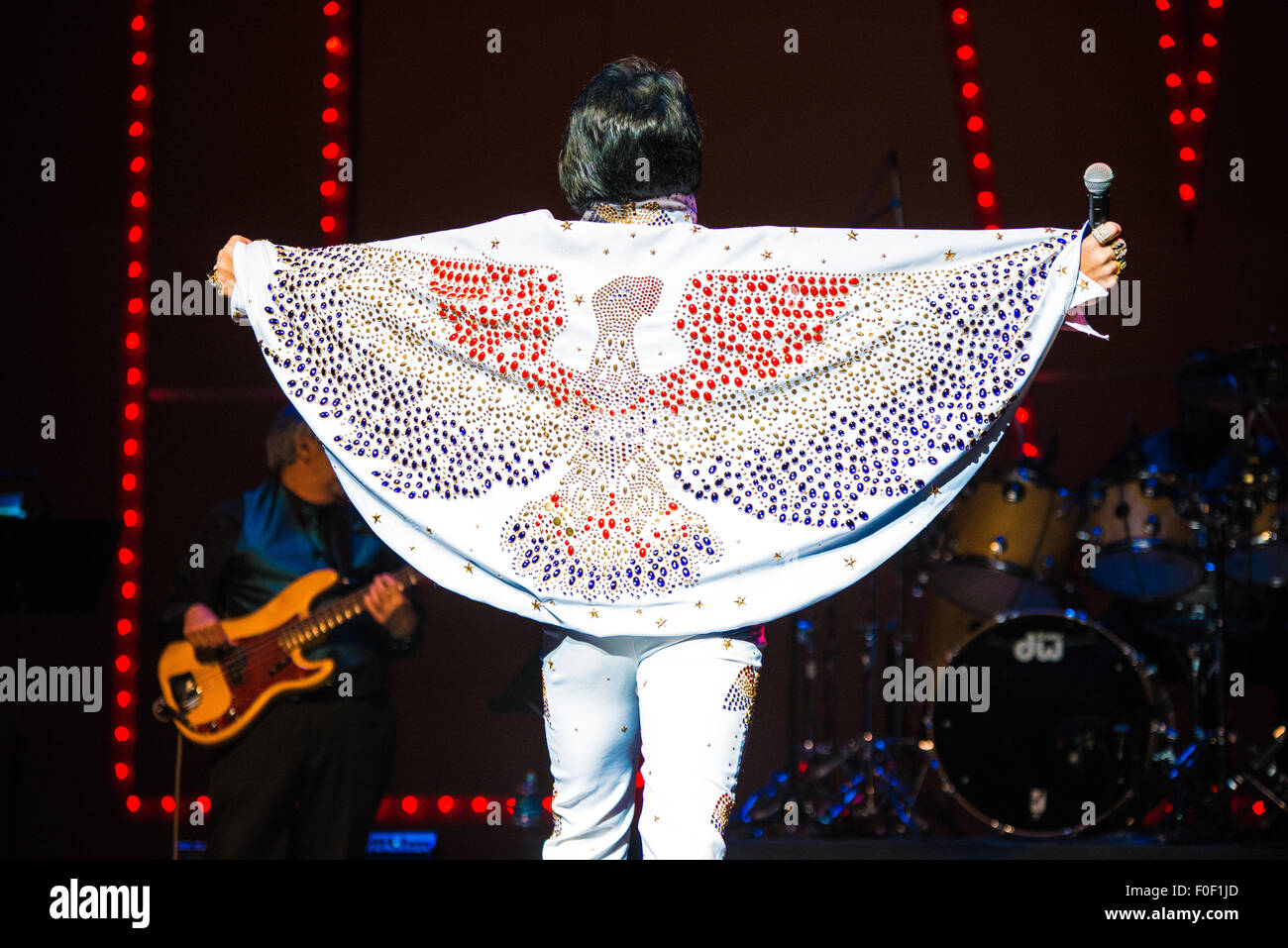 Ultimate elvis tribute artist contest hi-res stock photography and ...