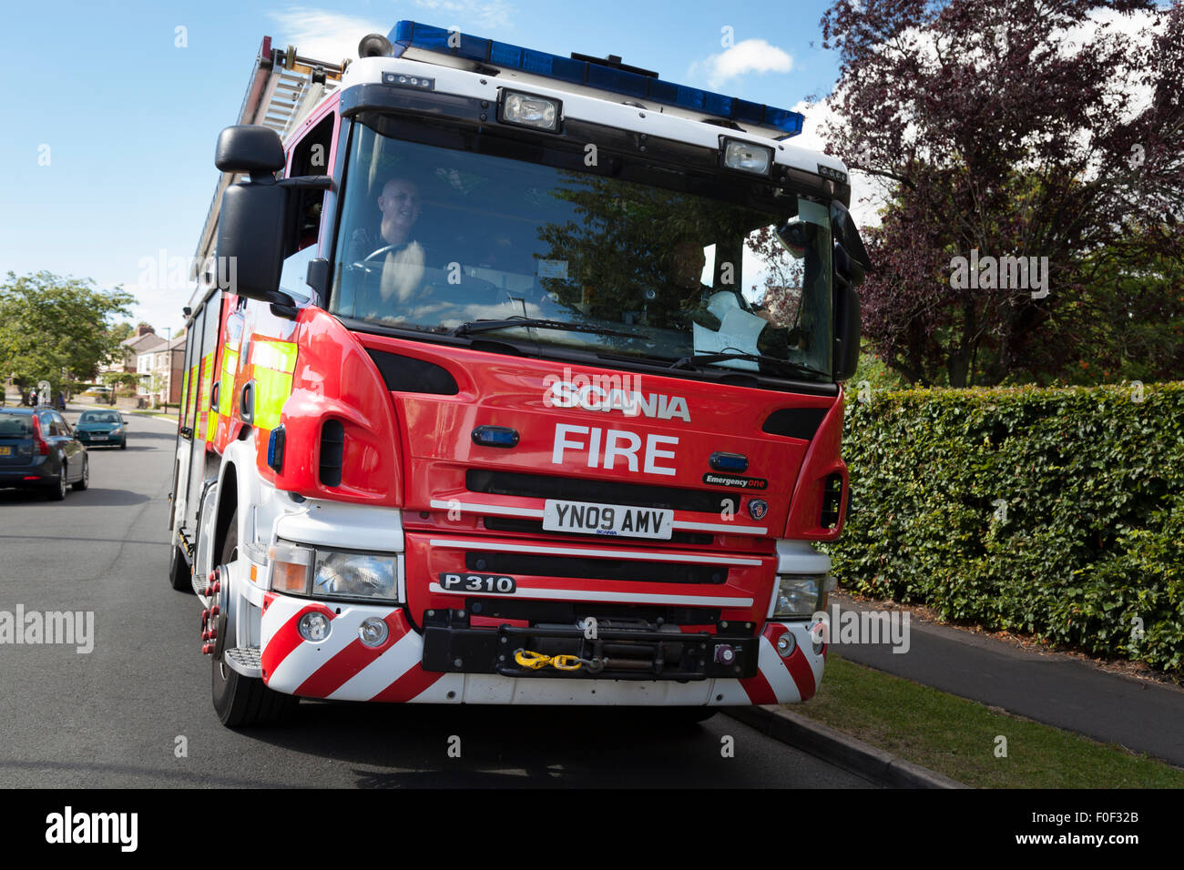 Fire engine uk front hi-res stock photography and images - Alamy