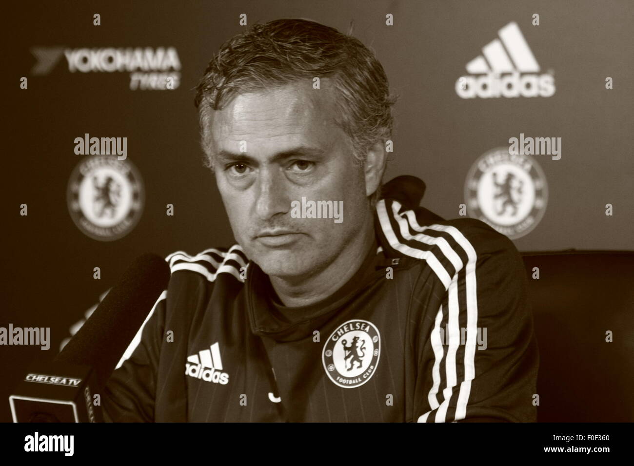 Jose mourinho chelsea hi-res stock photography and images - Alamy