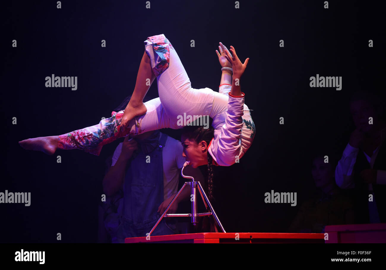 Contortionist performs hi-res stock photography and images - Alamy