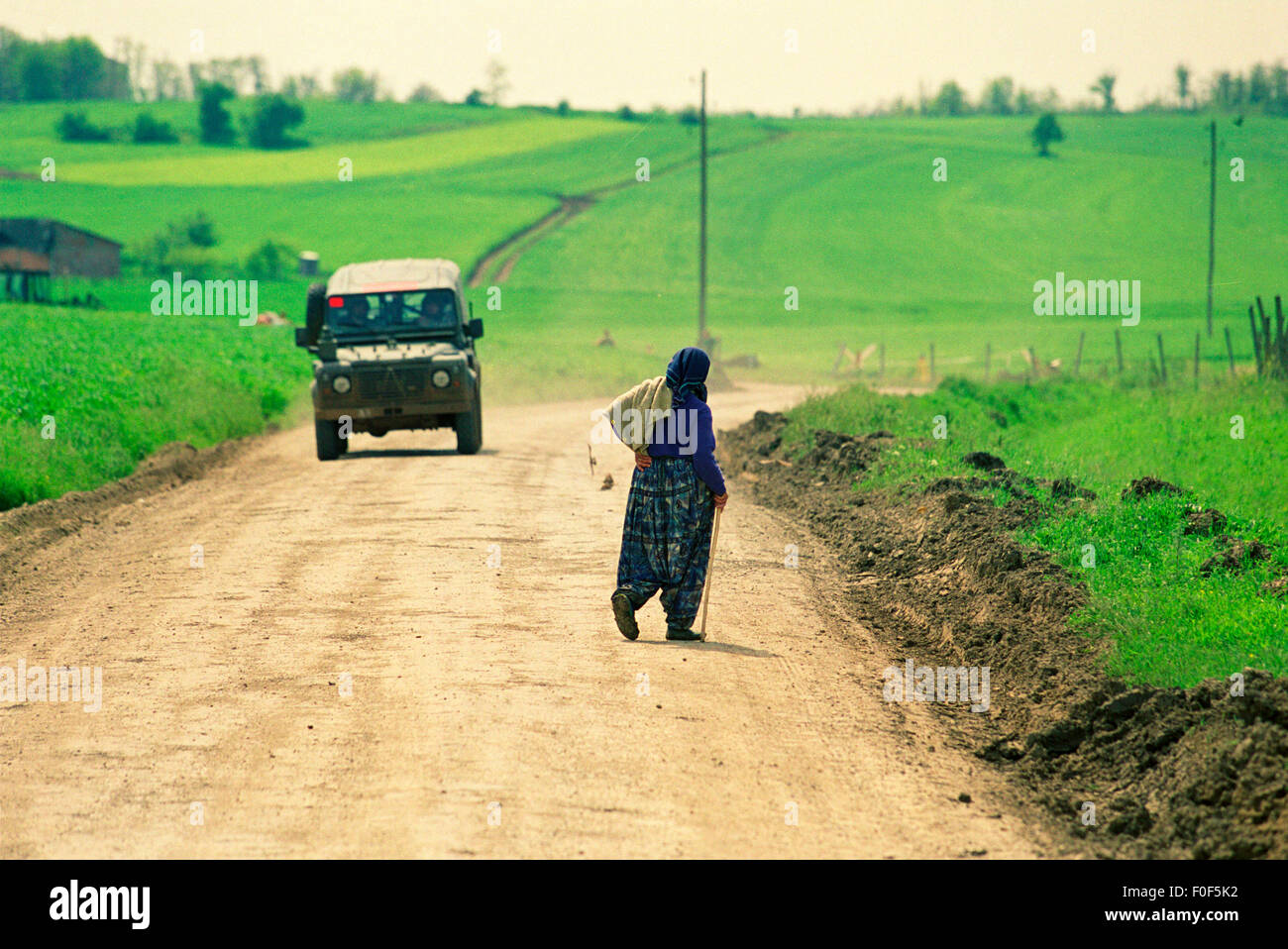 British army in Kosovo as part of the NATO peacekeeping force Stock ...