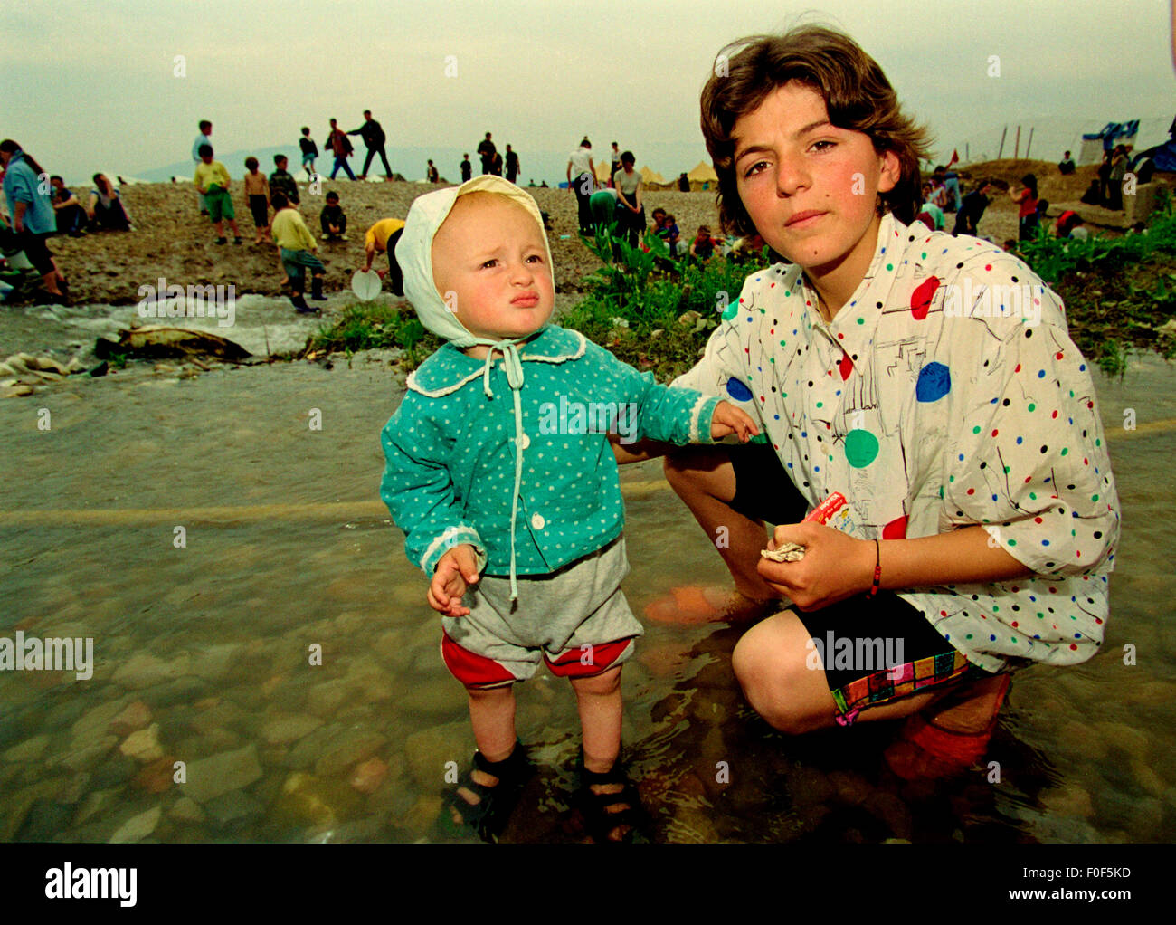 Kosovo refugee boy refugee hi-res stock photography and images - Alamy