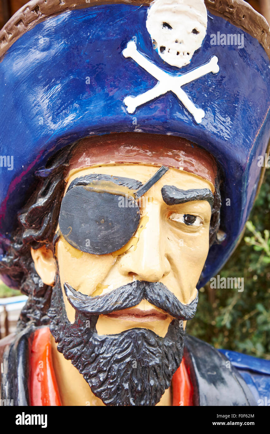 Pirate statue hi-res stock photography and images - Alamy