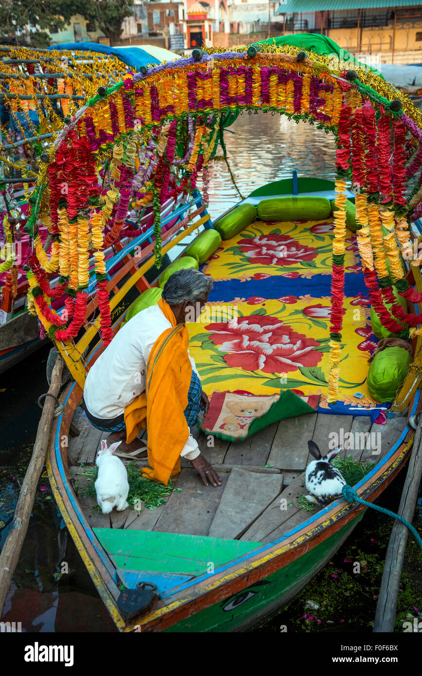 Indian punt hi-res stock photography and images - Alamy